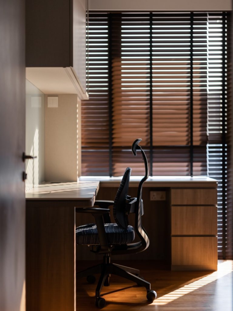 contemporary study with bookshelf and desk - Hometrust