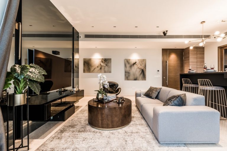 6 Mirror Feature Wall Ideas That Give The Illusion Of A Bigger Space ...