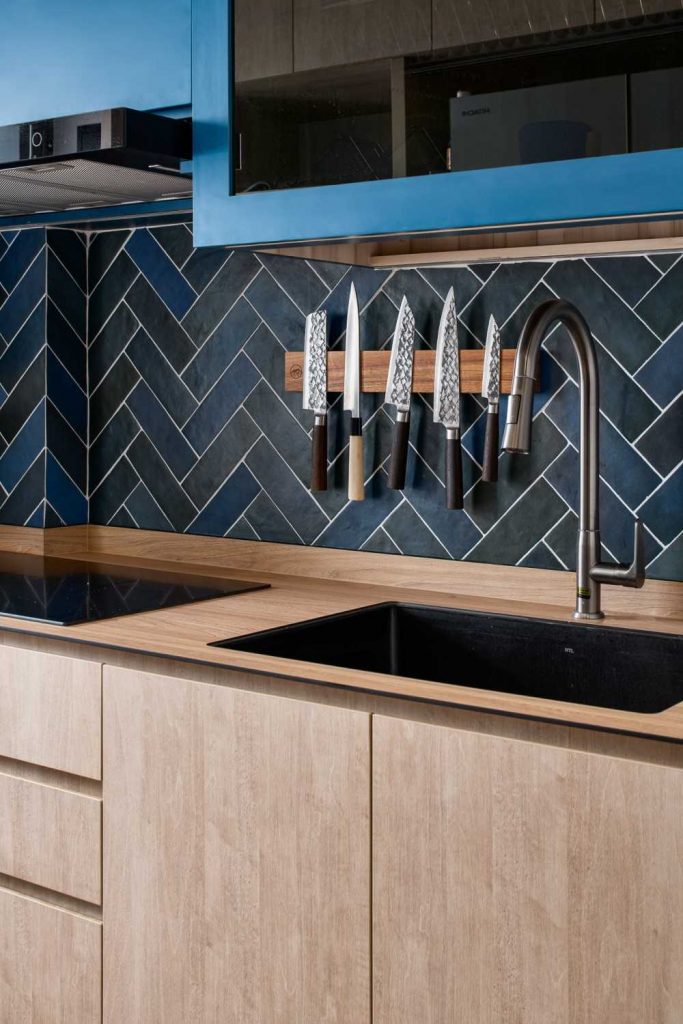 6 Herringbone Tile Ideas To Jazz Up Your Home - Hometrust